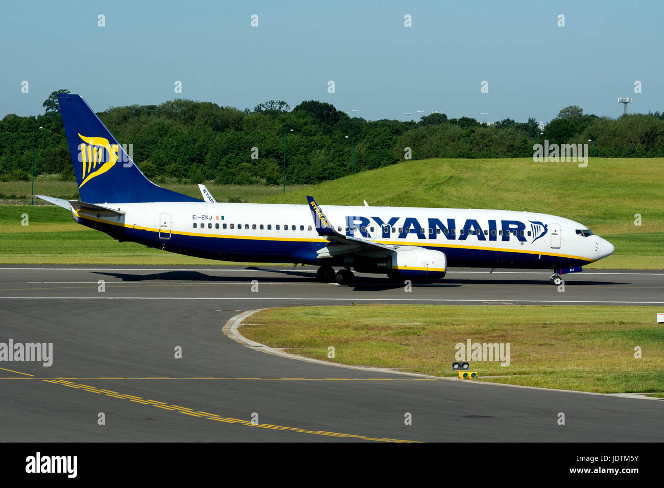 Side view 737 hi-res stock photography and images - Alamy