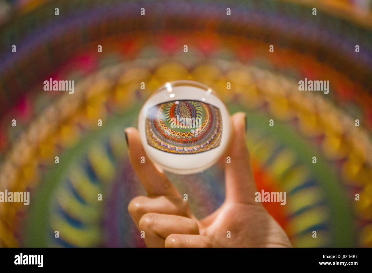 Crystal ball vector hi-res stock photography and images - Alamy