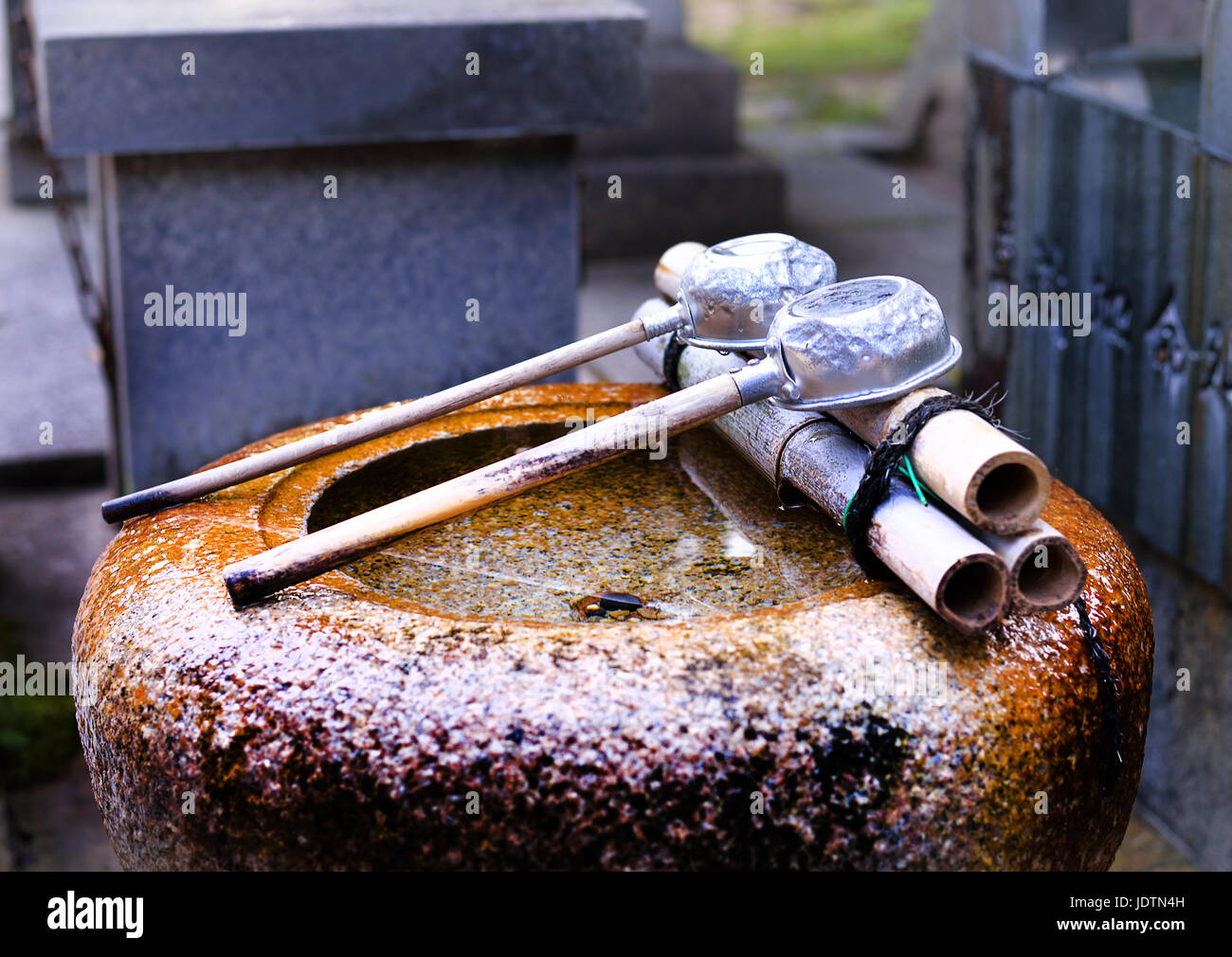 Japanese wash basin hi-res stock photography and images - Alamy