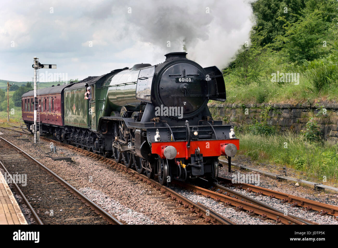 Hellifield railway signal hi-res stock photography and images - Alamy