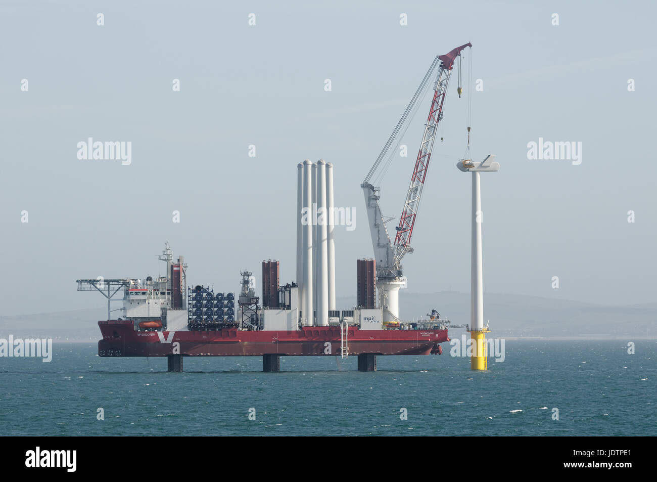 The MPI Discovery at the Rampion Offshore Windfarm installs a ...