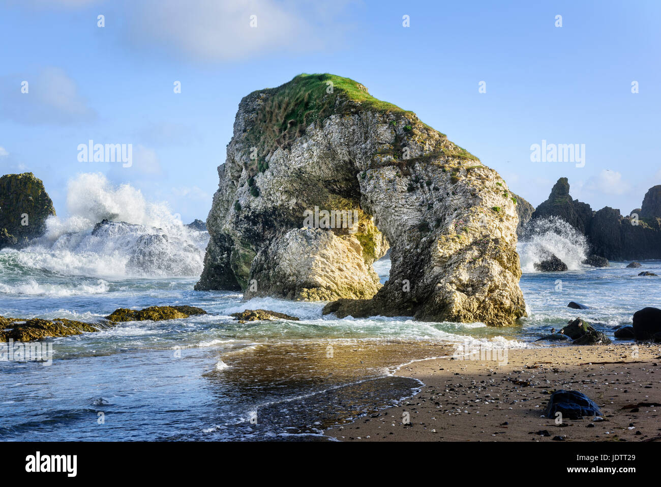 Sea arch causeway coast hi-res stock photography and images - Alamy