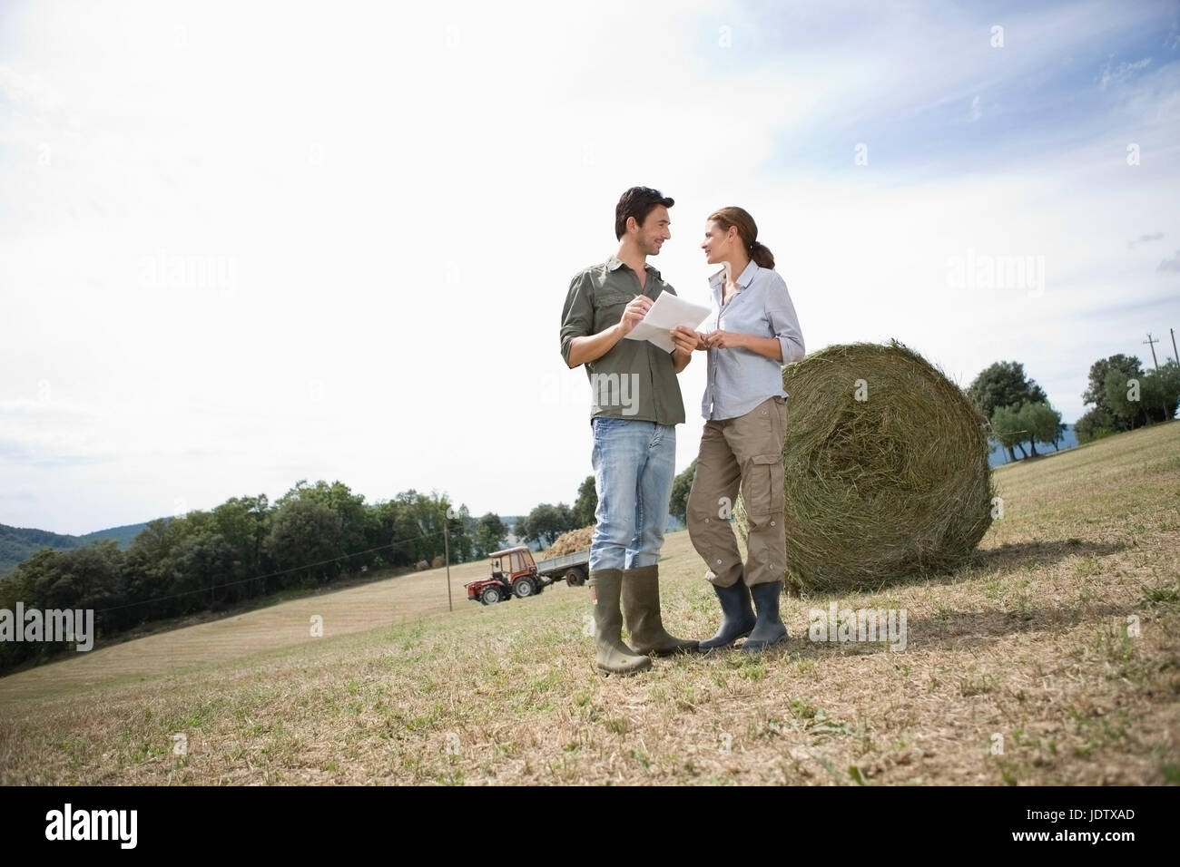 Two farmers man woman talking hi-res stock photography and images - Alamy