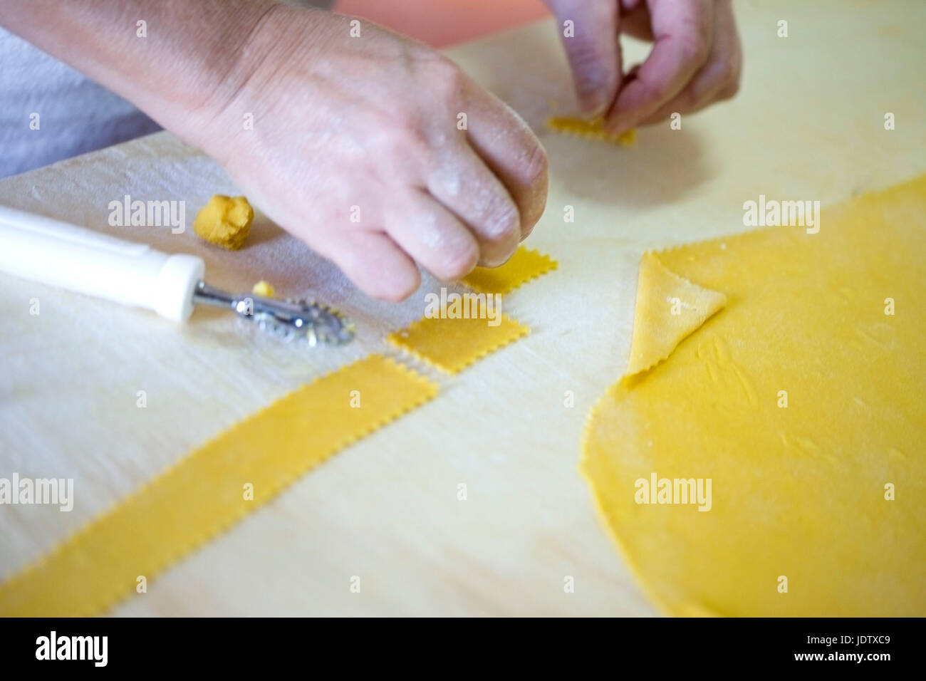 Italy women making pasta hi-res stock photography and images - Alamy