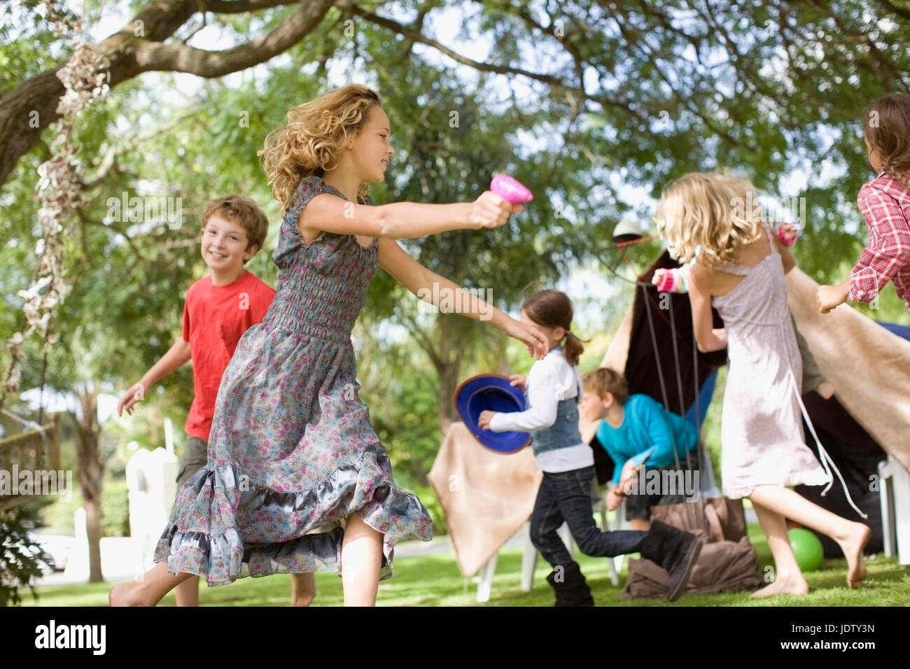 Children chasing circle hi-res stock photography and images - Alamy