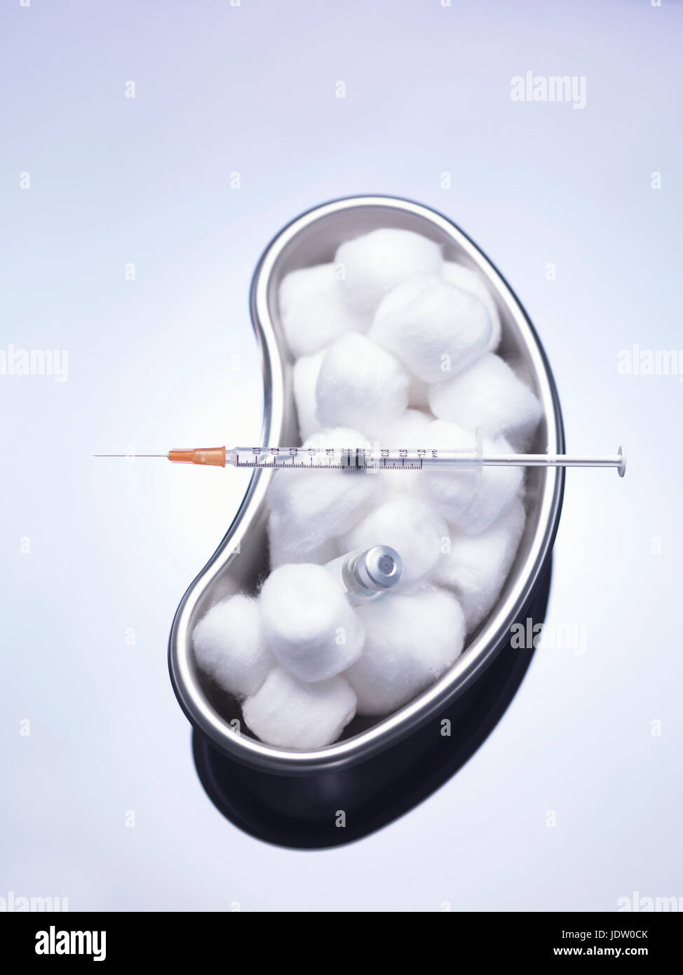 Cotton balls and syringe in kidney bowl Stock Photo - Alamy