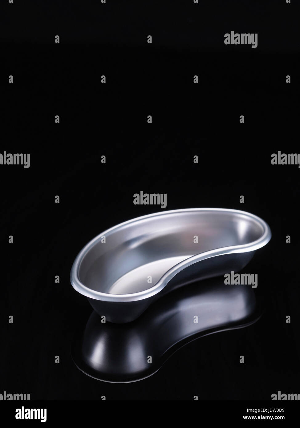 Kidney dish and surgical hi-res stock photography and images - Alamy