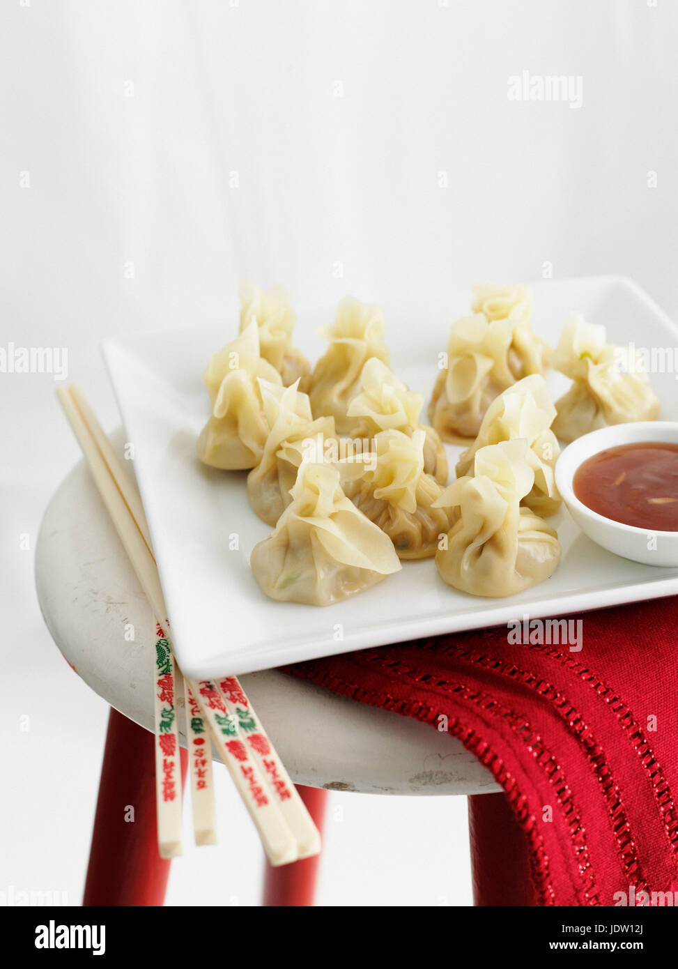Plate of dumplings with dipping sauce Stock Photo - Alamy