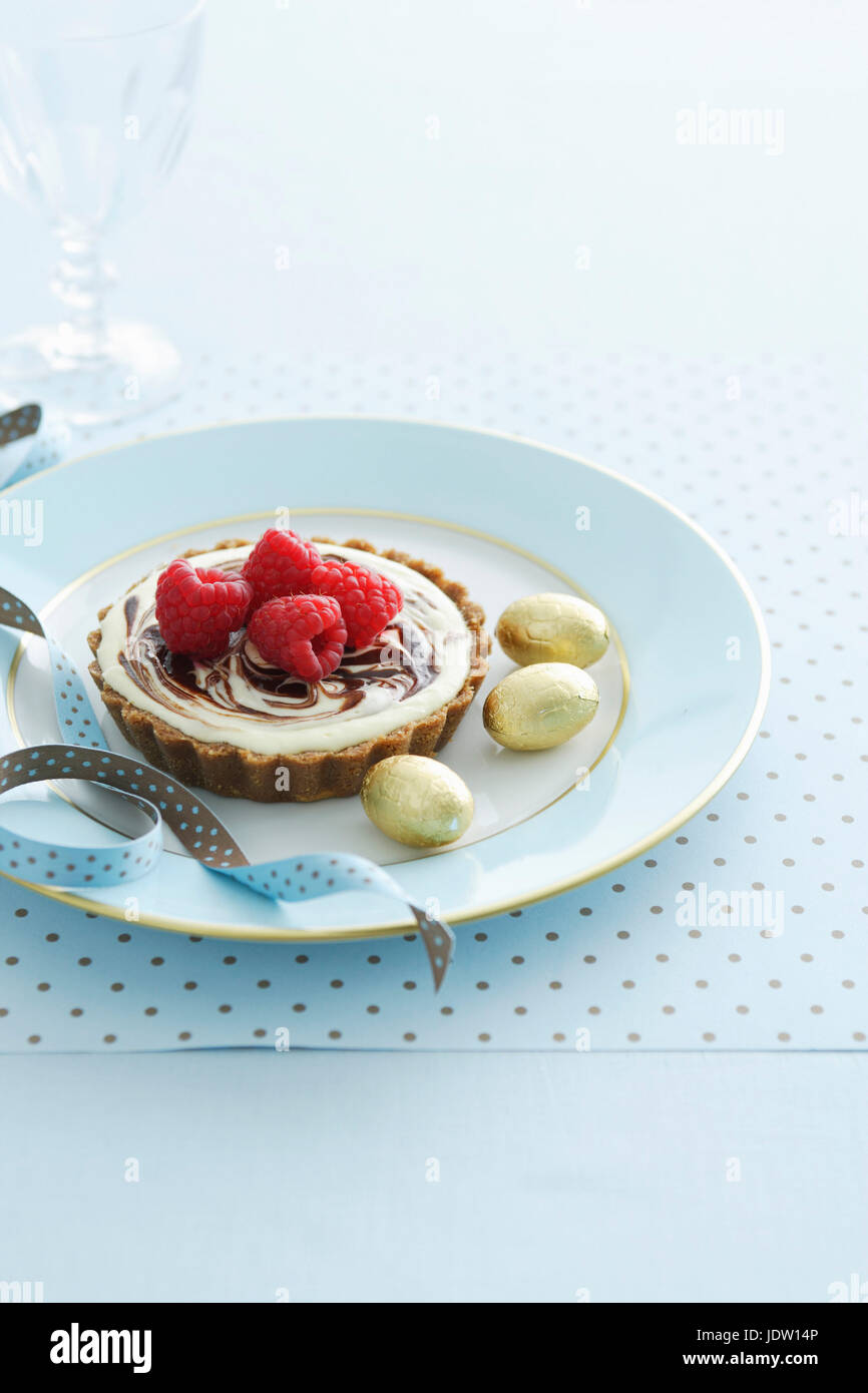 Treat foil plate hi-res stock photography and images - Alamy