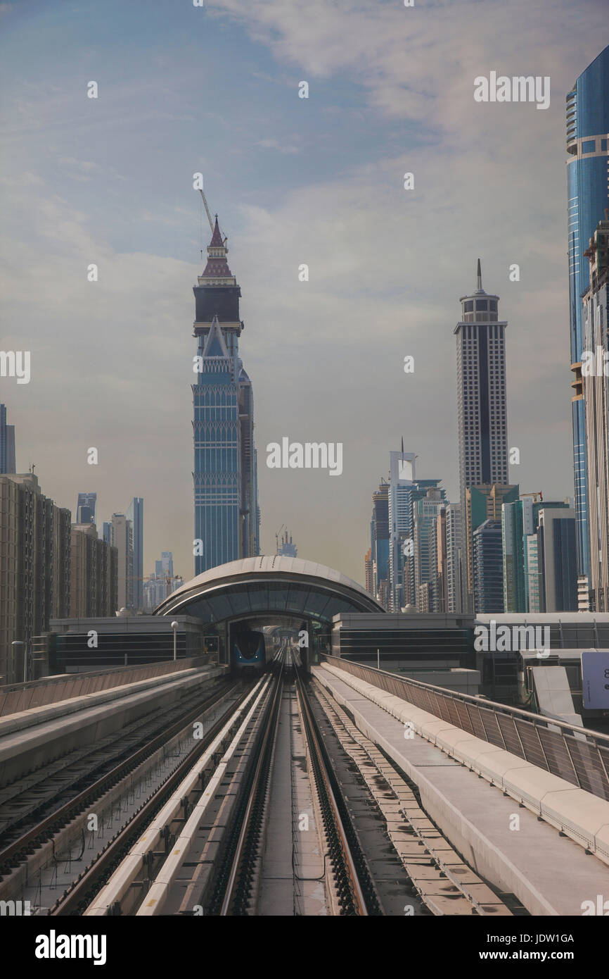 City and architecture railroad tracks hi-res stock photography and ...