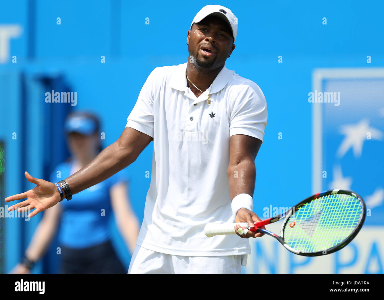 Usas donald young reacts hi-res stock photography and images - Alamy