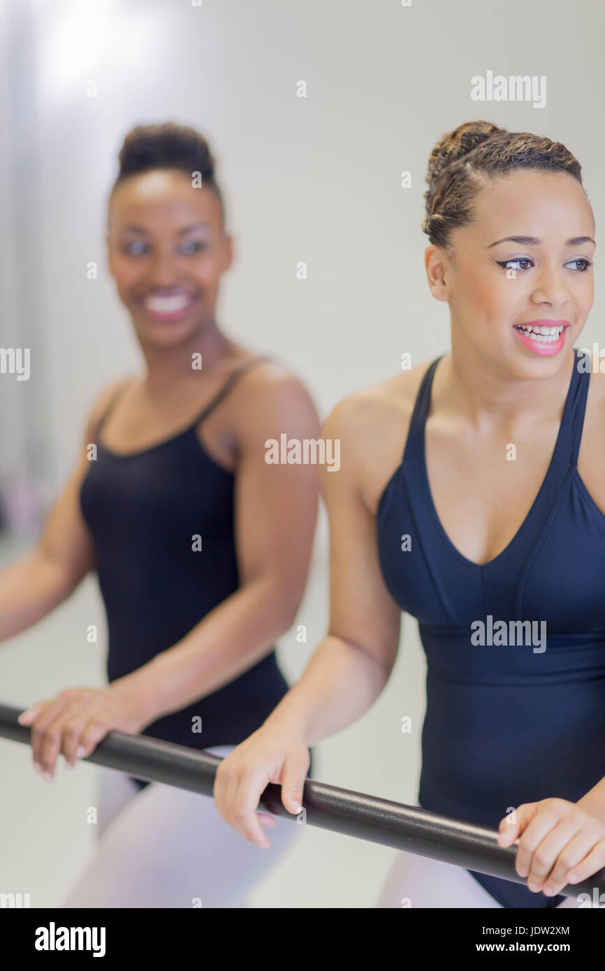 Dancers at the barre hi-res stock photography and images - Alamy