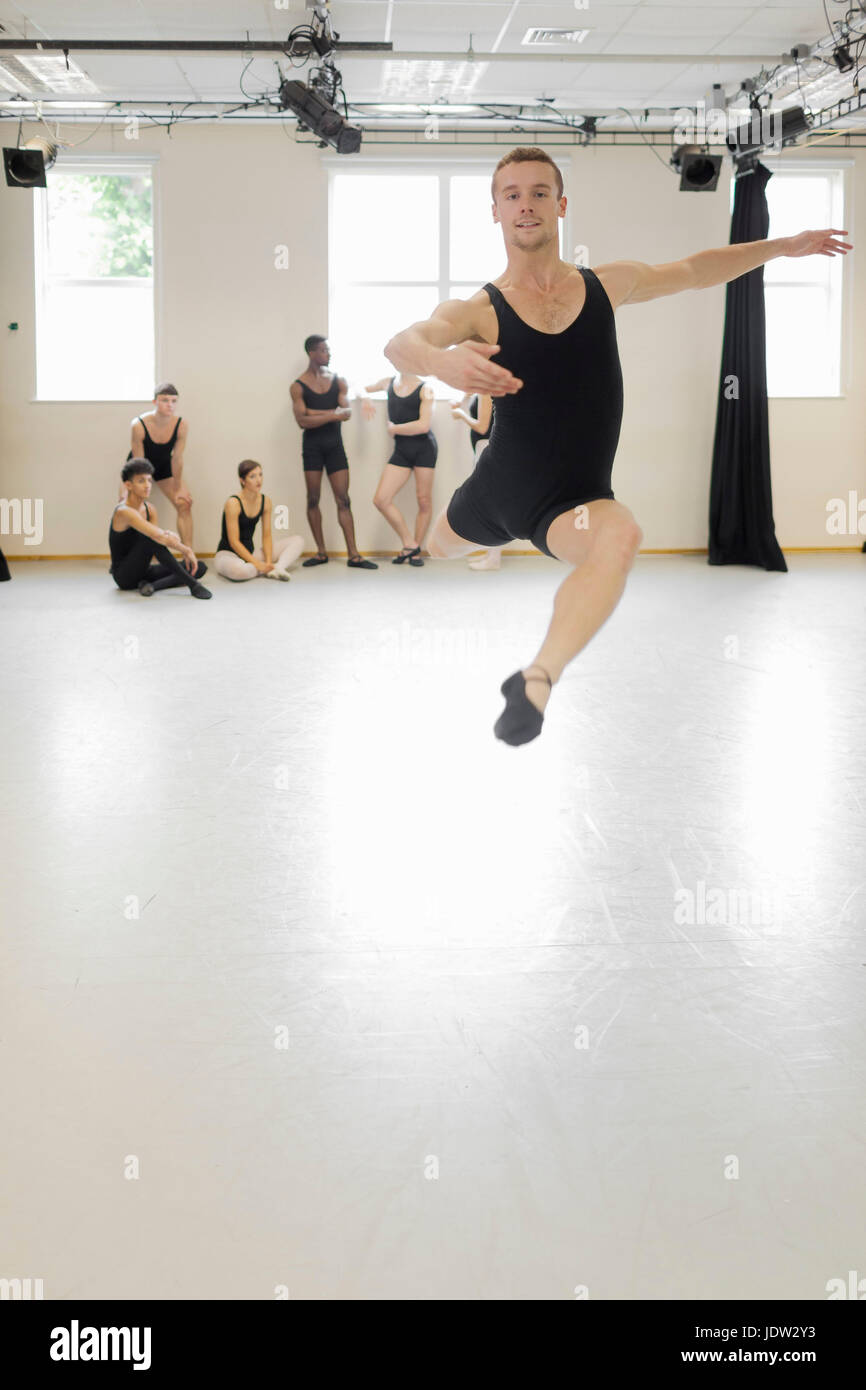 Ballet hi-res stock photography and images - Alamy