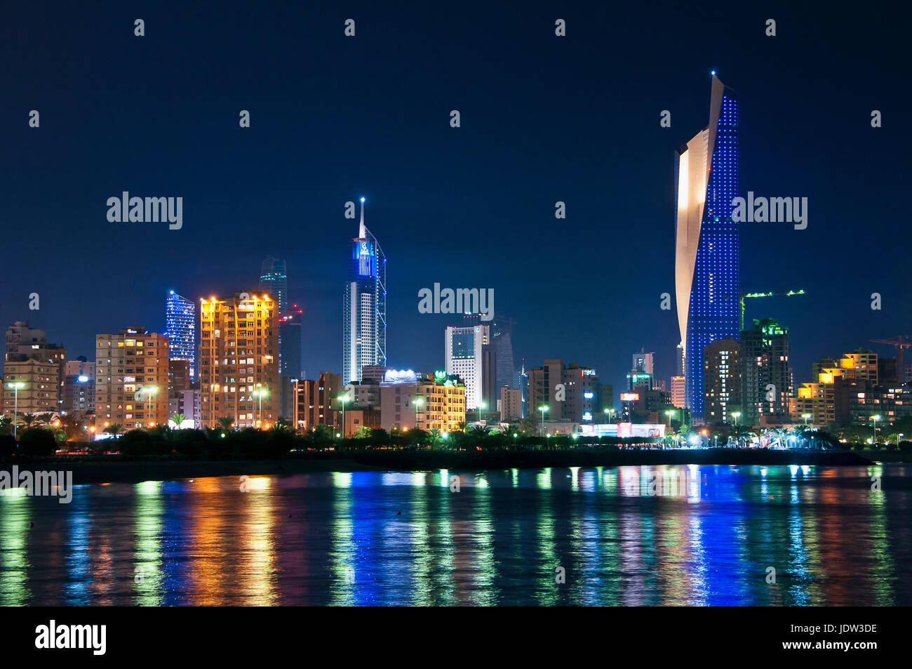 Reflective water night city hi-res stock photography and images - Alamy