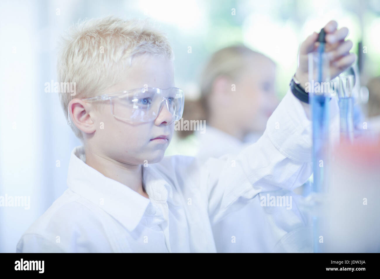 Scientist boy hi-res stock photography and images - Alamy
