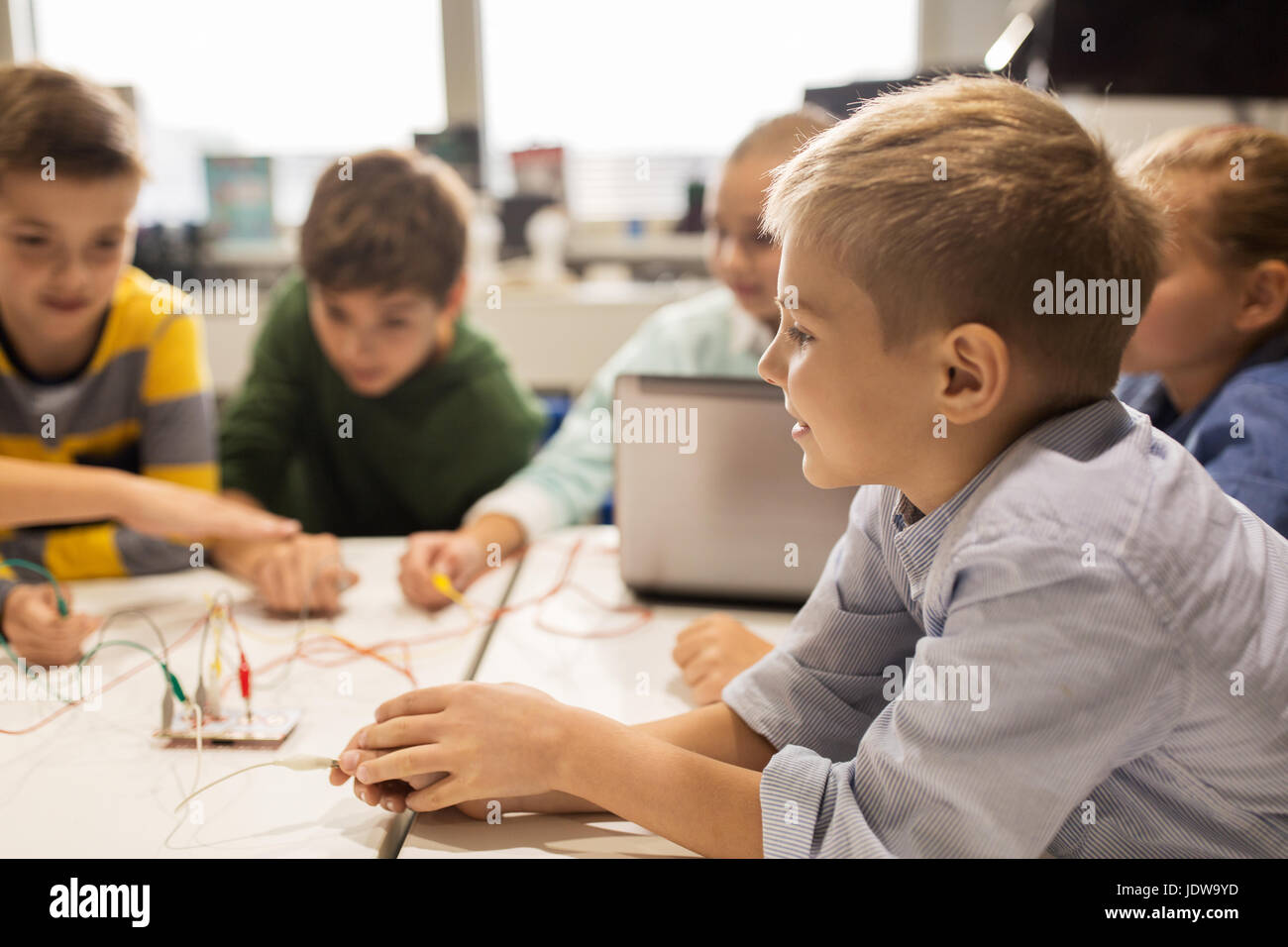 kids with invention kit at robotics school Stock Photo - Alamy