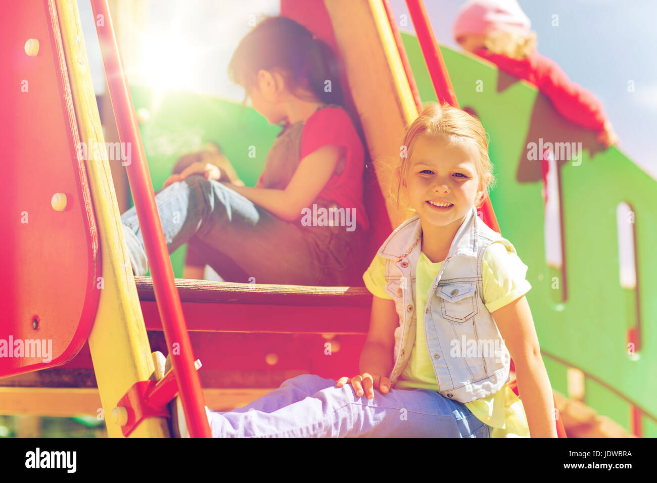 Children on climbing frame hi-res stock photography and images - Alamy