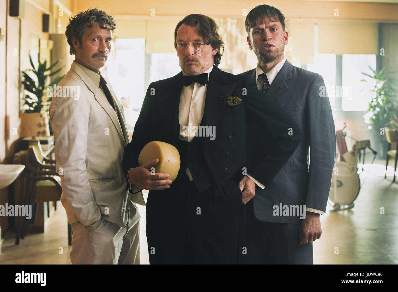 MEN & CHICKEN (2015) MADS MIKKELSEN SOREN MALLING NIKOLAJ LIE KAAS ...