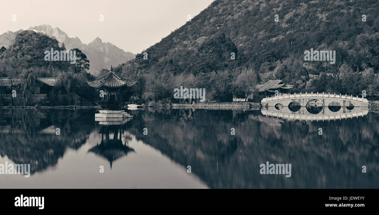 Black Dragon pool in Lijiang, Yunnan, China Stock Photo - Alamy