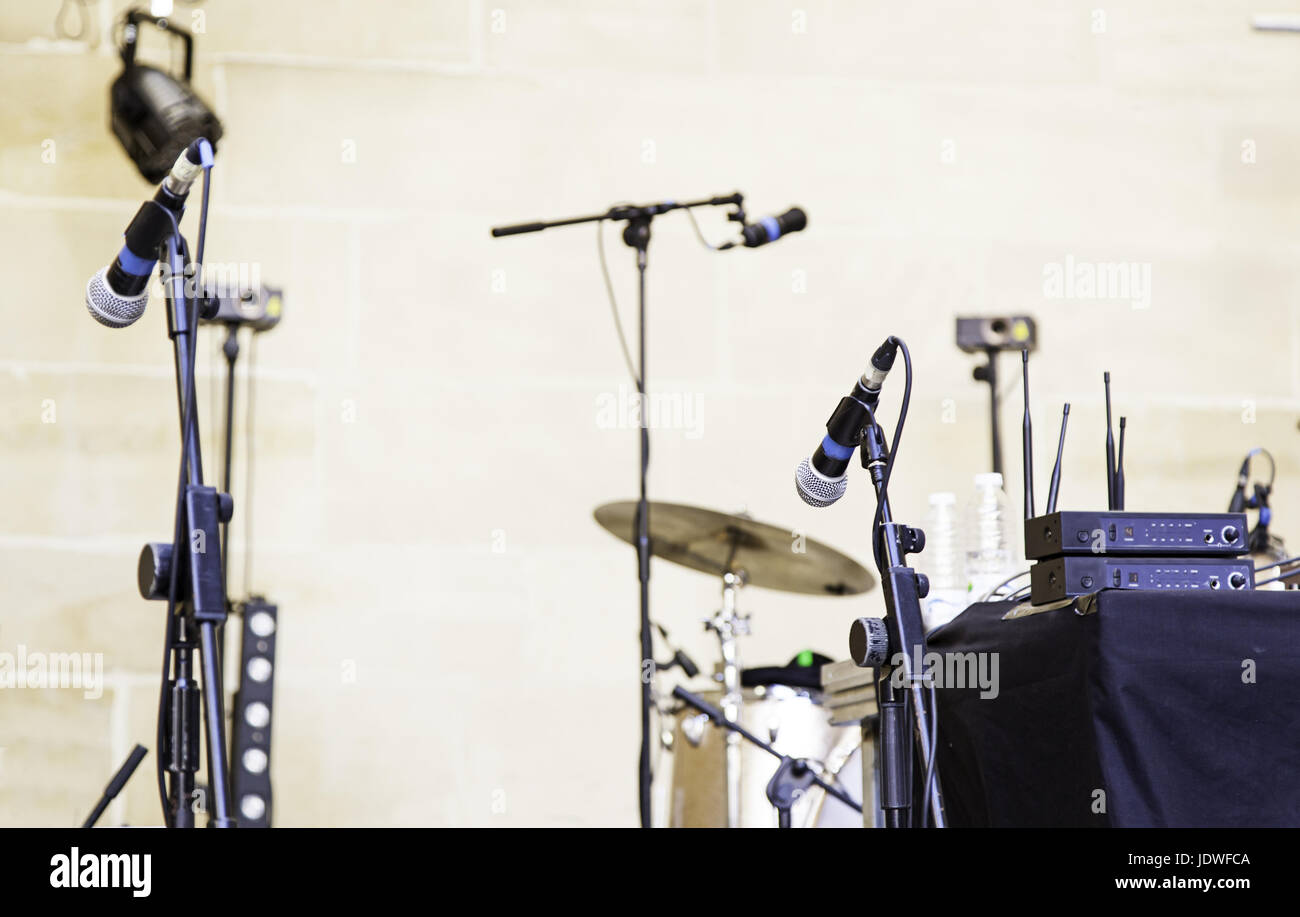 Microphones in concert hall hi-res stock photography and images - Alamy