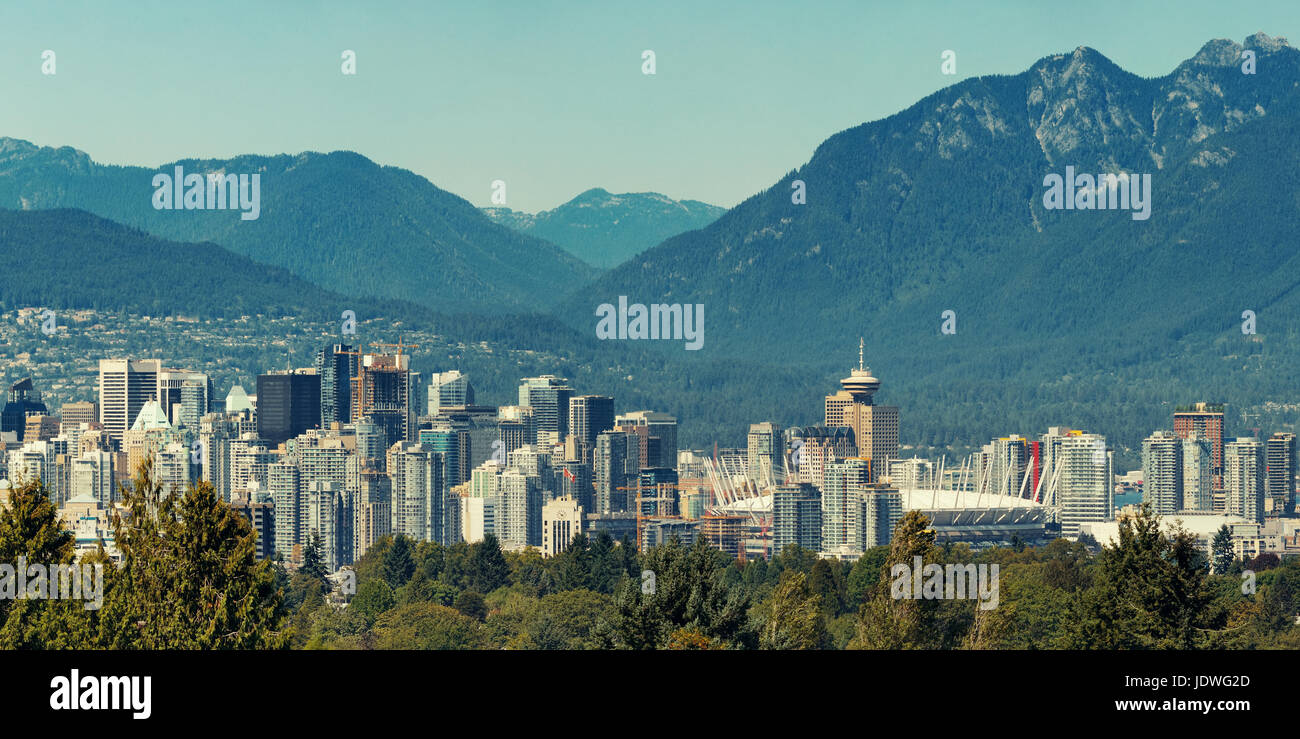 Vancouver downtown with high mountains Stock Photo - Alamy