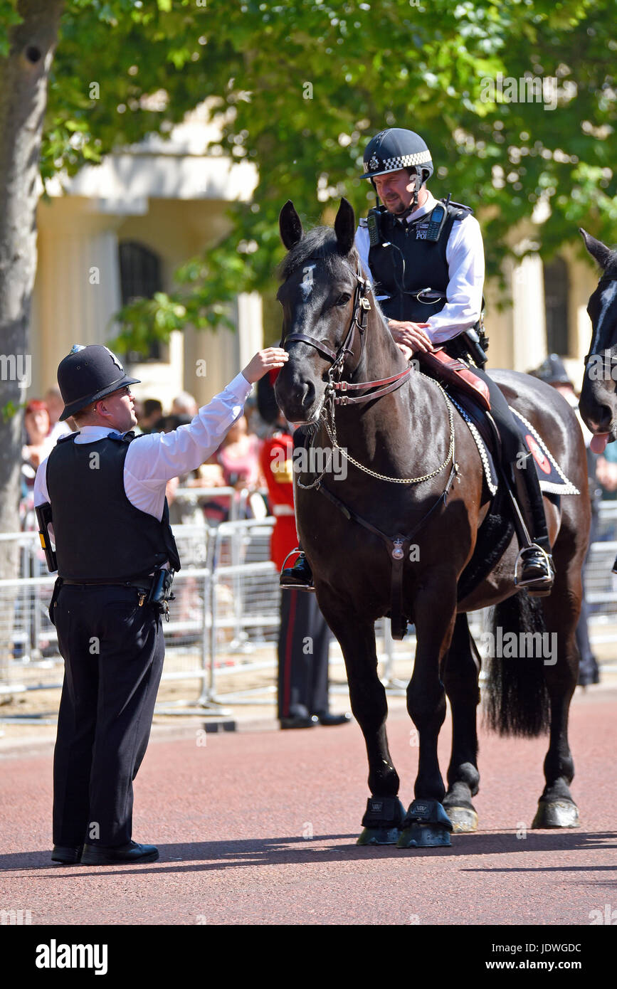 British mounted police hi-res stock photography and images - Alamy