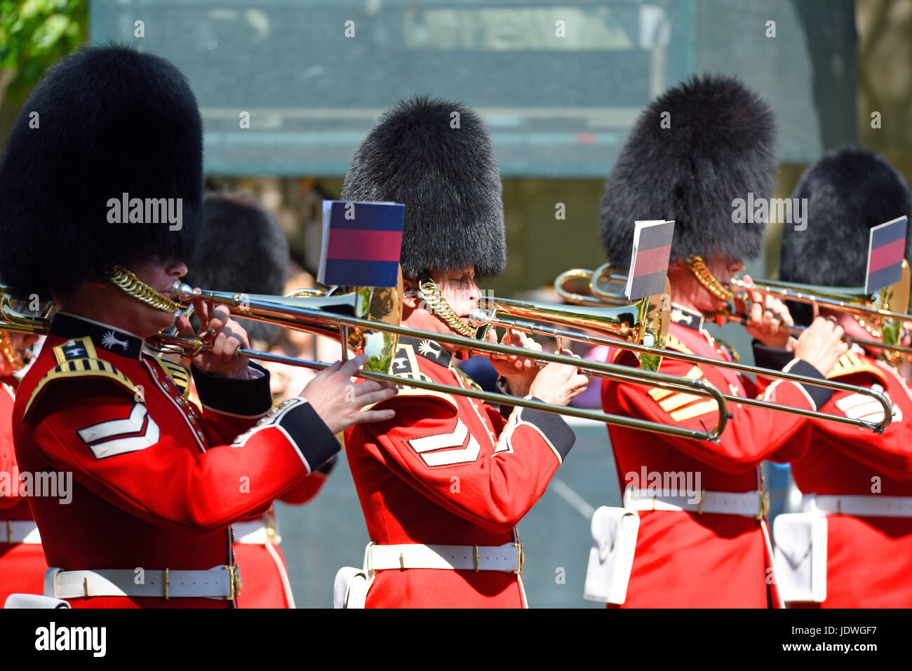 Trooping the colour welsh guards hi-res stock photography and images ...