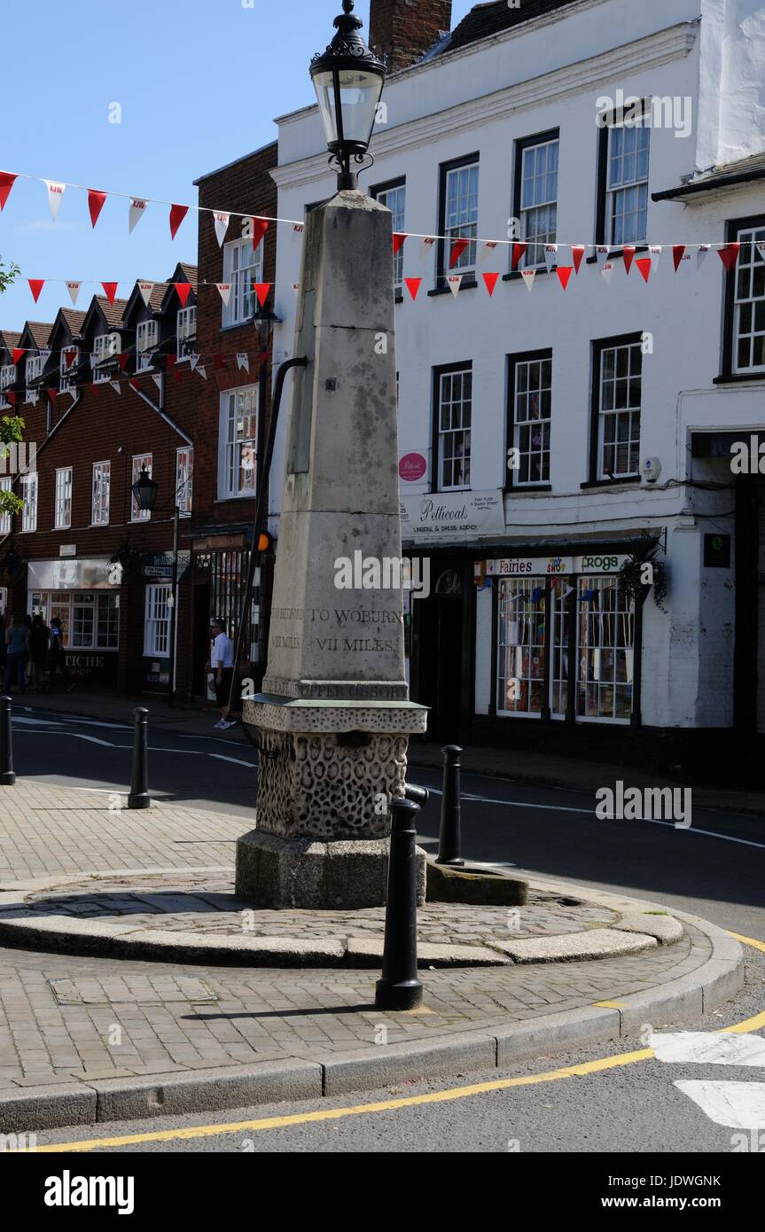 Ampthill square hi-res stock photography and images - Alamy