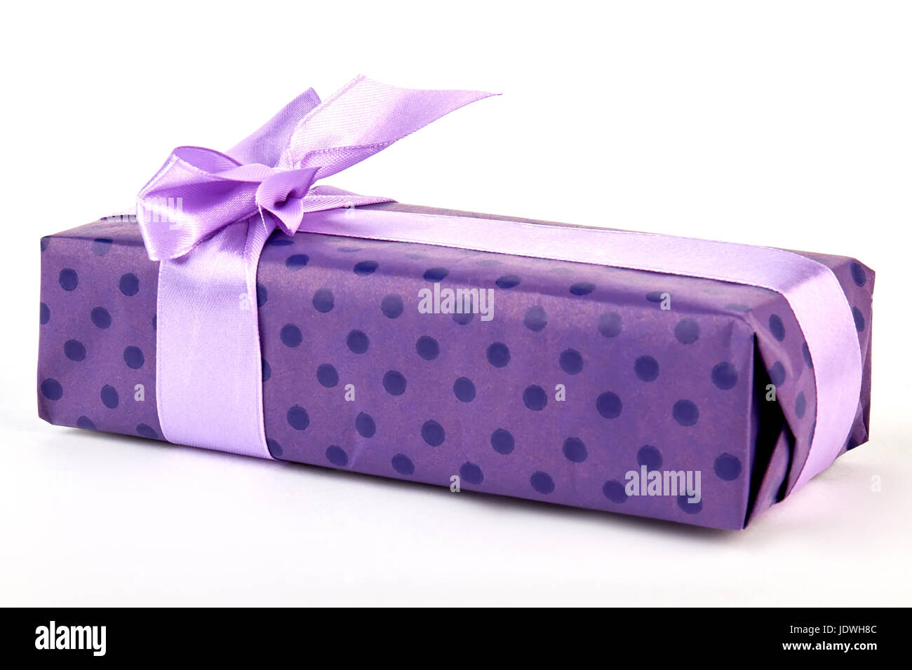 Violet gift box with purple bow Stock Photo - Alamy