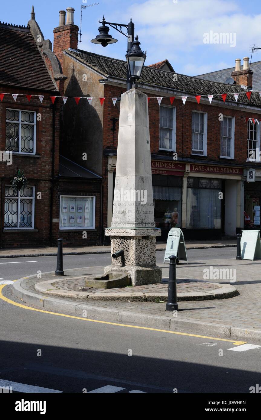 Ampthill square hi-res stock photography and images - Alamy