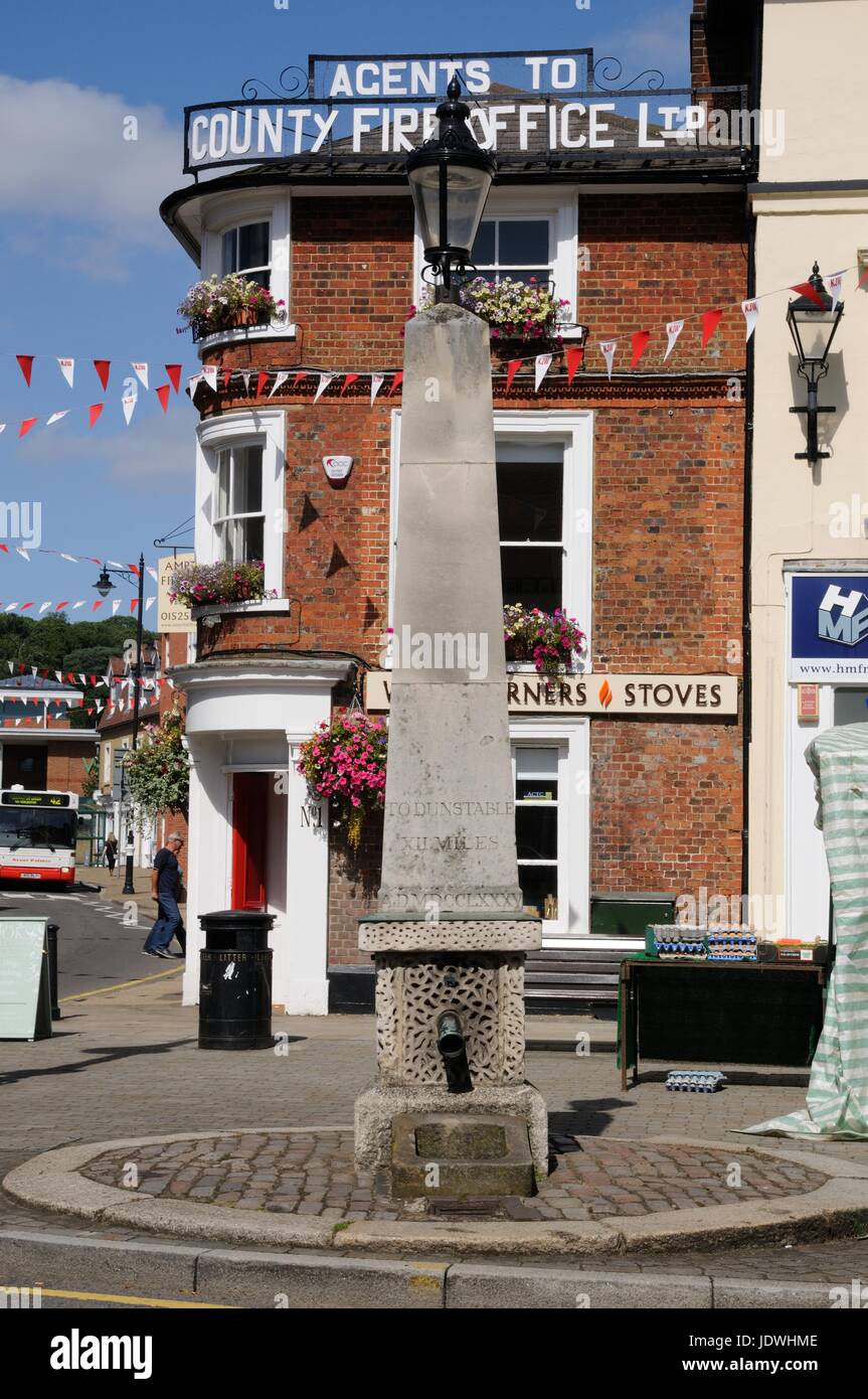 Signpost and market square hi-res stock photography and images - Alamy