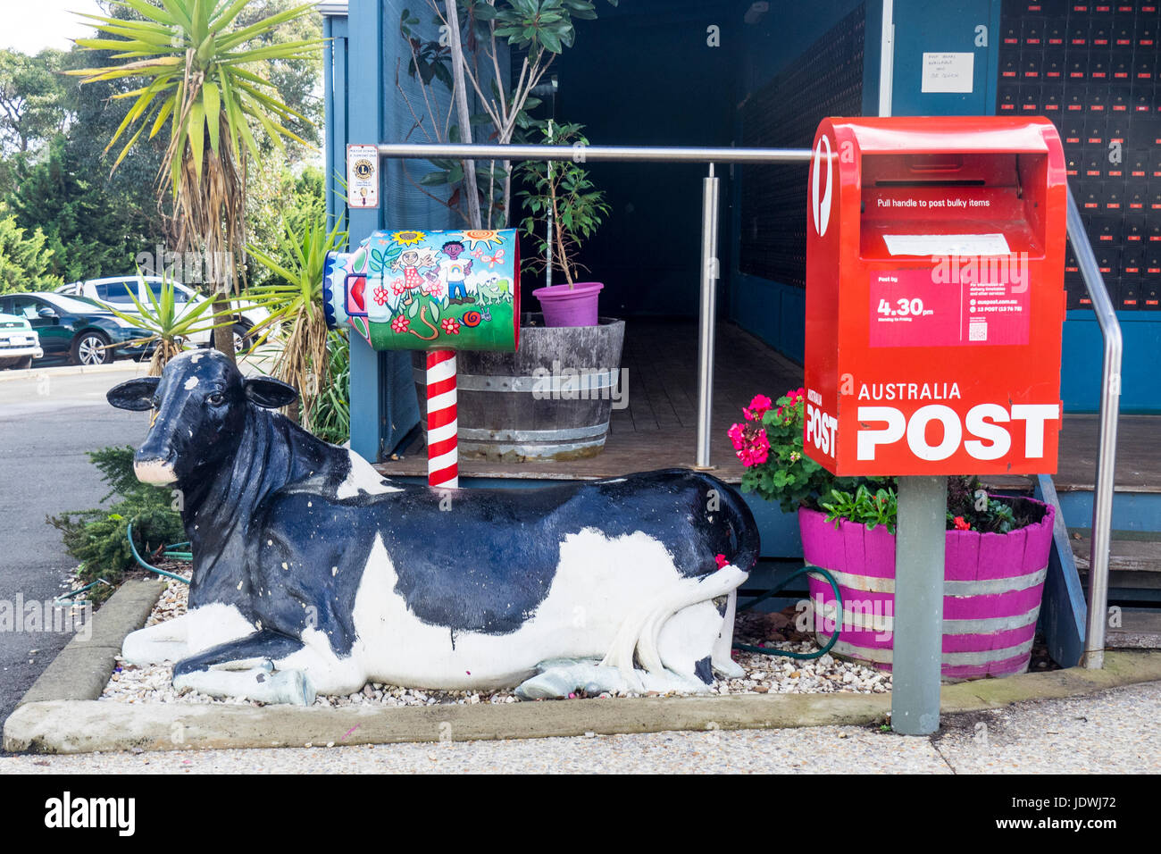 Cow mailbox hi-res stock photography and images - Alamy