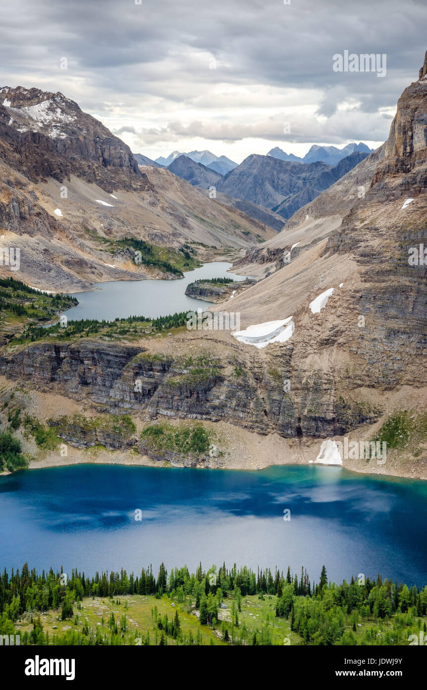 Wild landscape mountain range view, Banff national park, Alberta ...