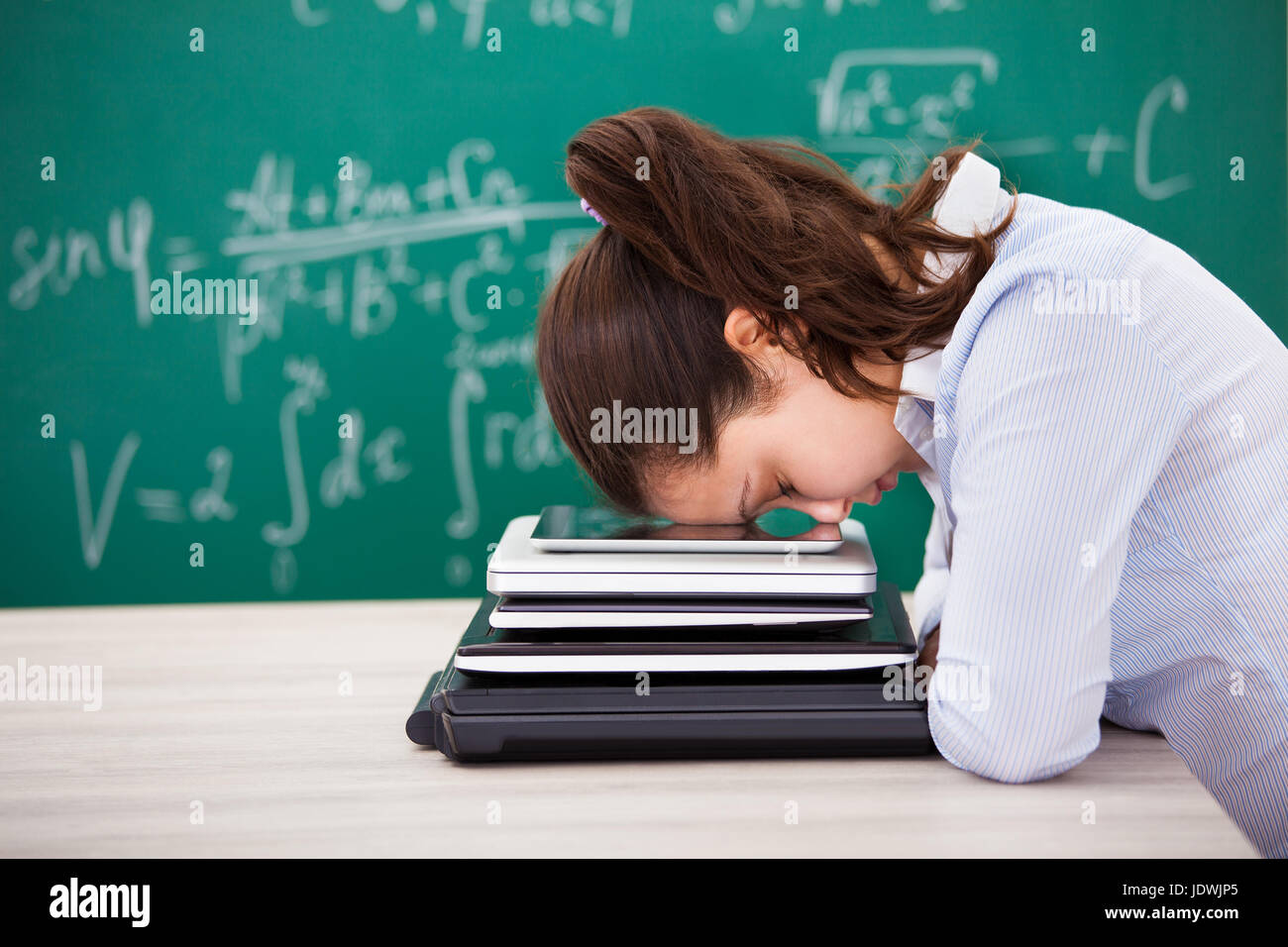 Putting the device down hi-res stock photography and images - Alamy