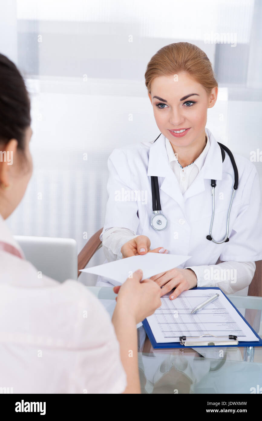 Patient questioning doctor hi-res stock photography and images - Alamy