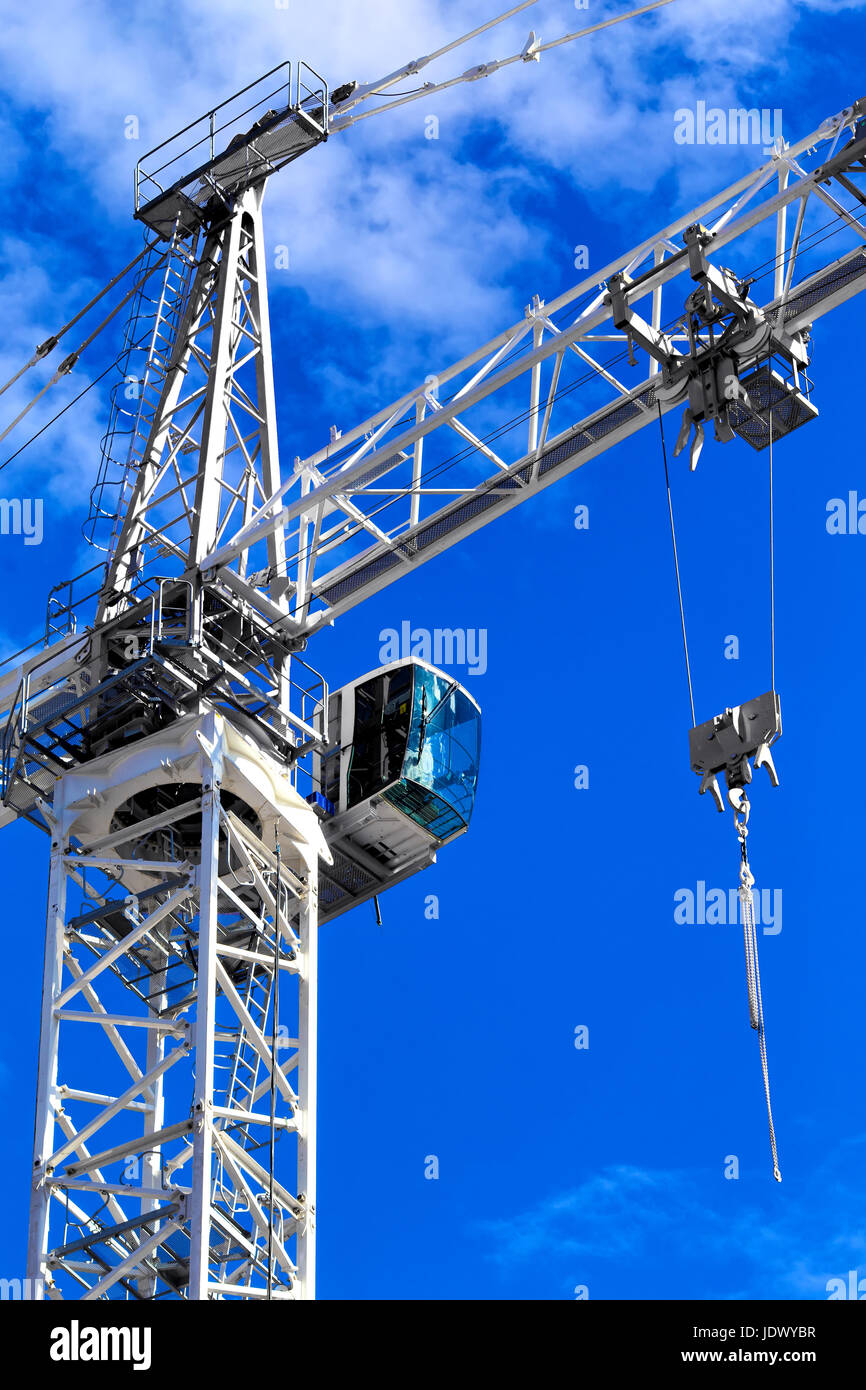 Urban tower crane hi-res stock photography and images - Alamy