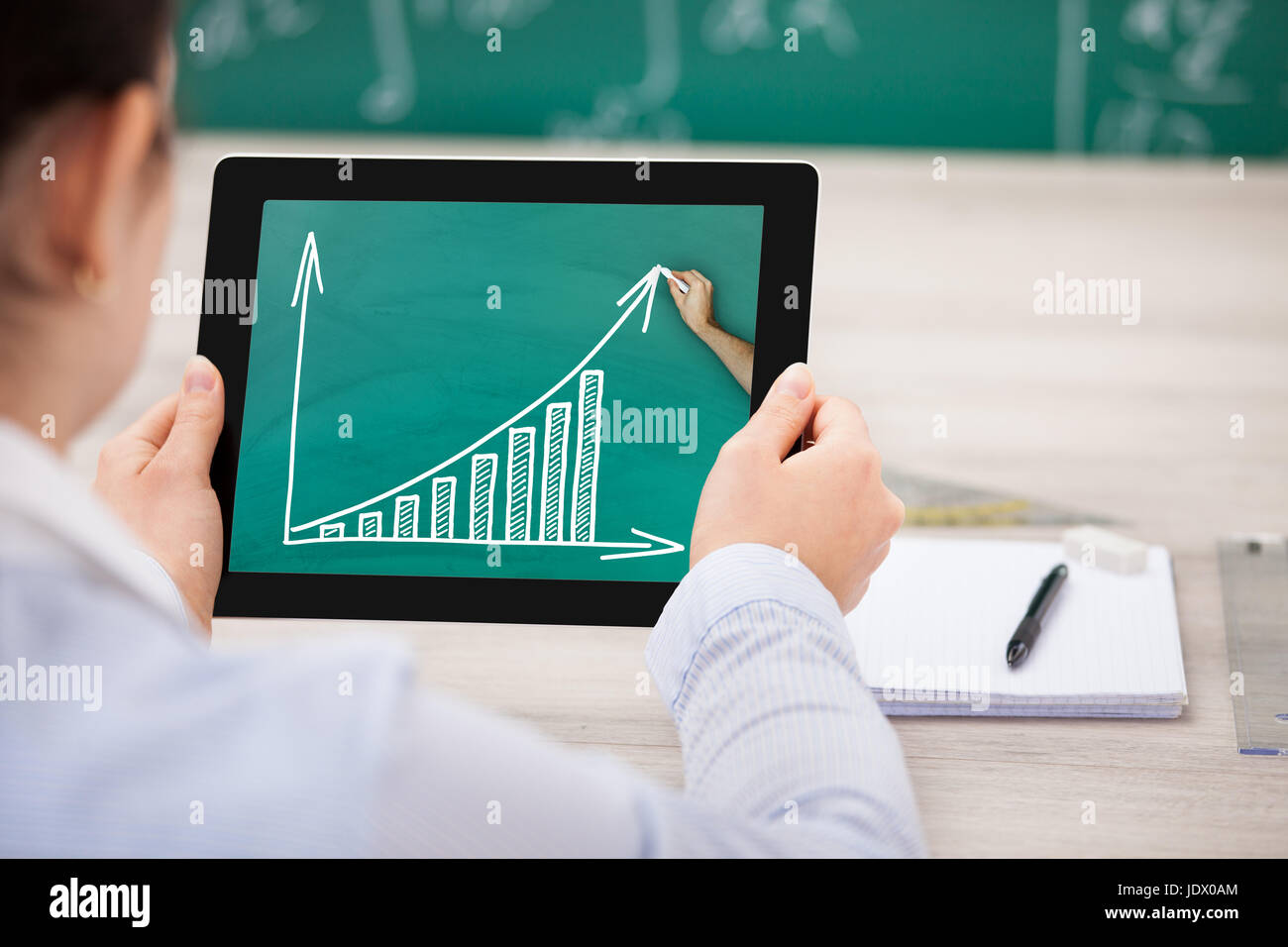 Classroom bar graph hi-res stock photography and images - Alamy