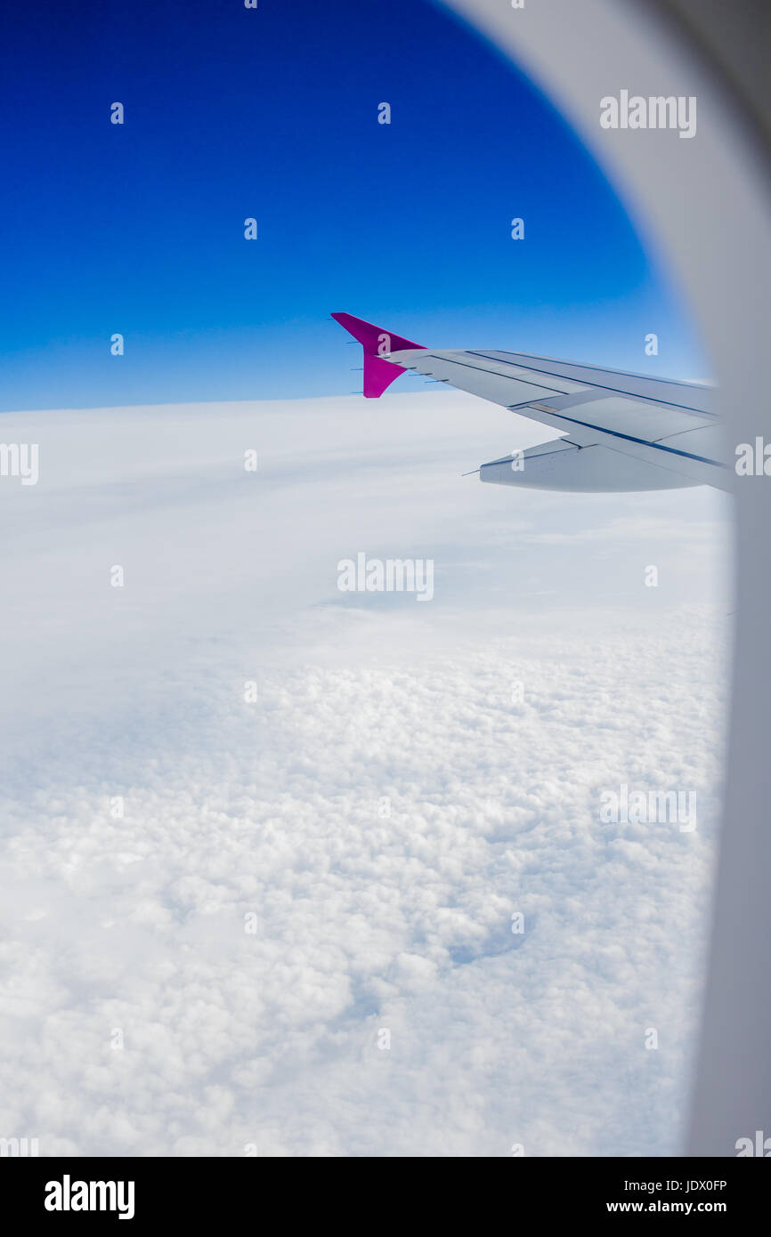 Looking through plane window during flight Stock Photo - Alamy