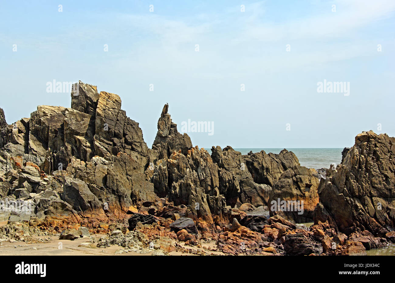 Shore beach sand coastline cliff rocky hi-res stock photography and ...