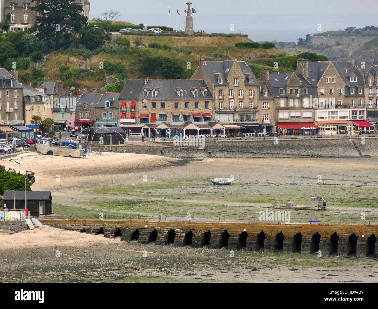 Cancale hafen hi-res stock photography and images - Alamy