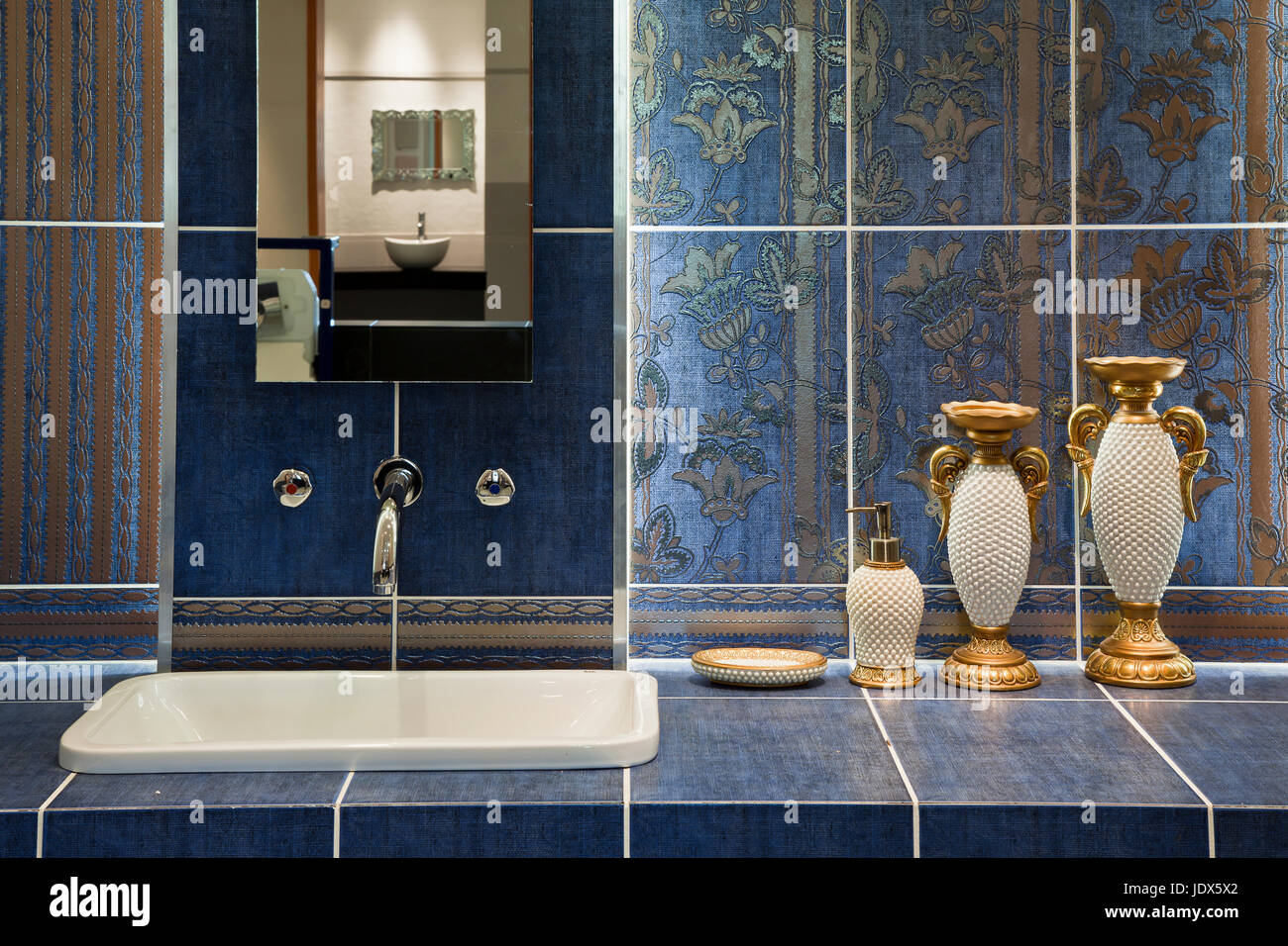 Toilet vase hi-res stock photography and images - Alamy