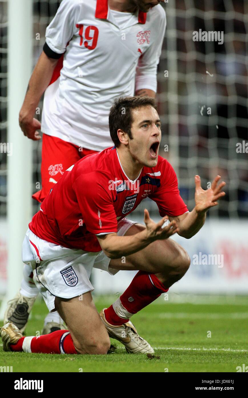 JOE COLE ENGLAND & CHELSEA FC WEMBLEY STADIUM LONDON ENGLAND 06 ...