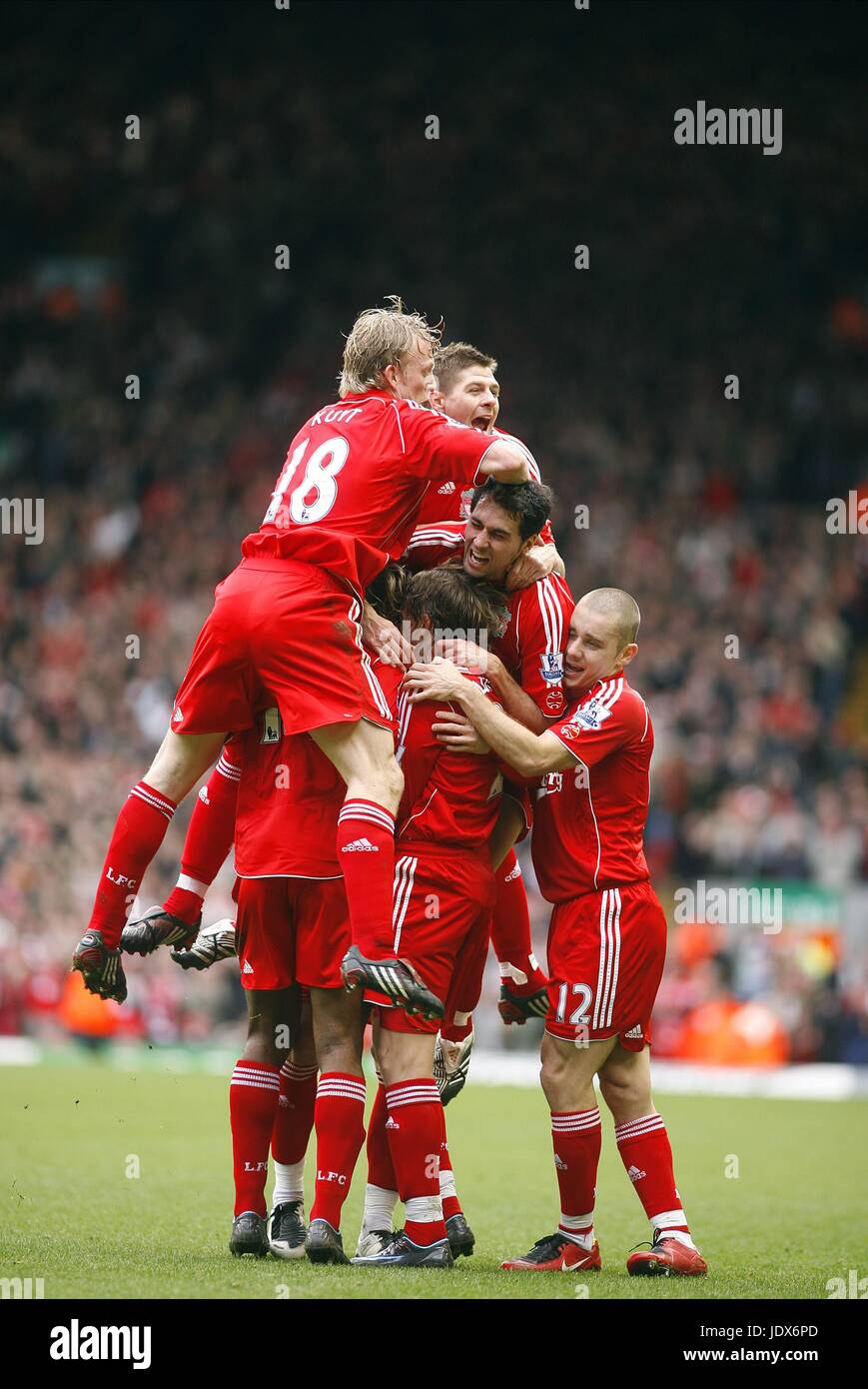 Liverpool celebrate anfield hi-res stock photography and images - Alamy