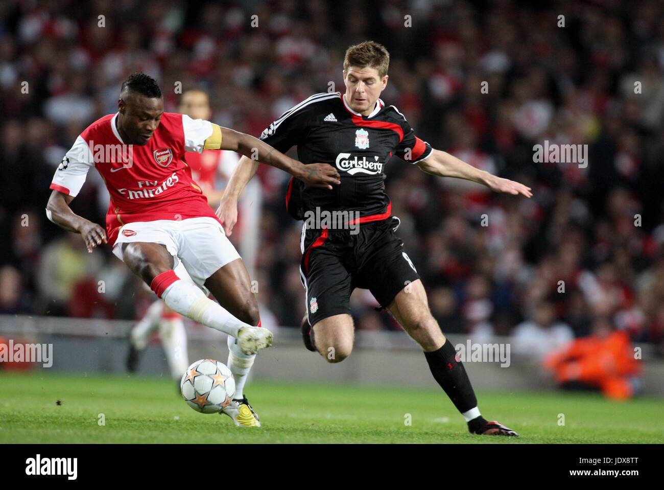 WILLIAM GALLAS & STEVEN GERRAR ARSENAL V LIVERPOOL THE EMIRATES STADIUM ...
