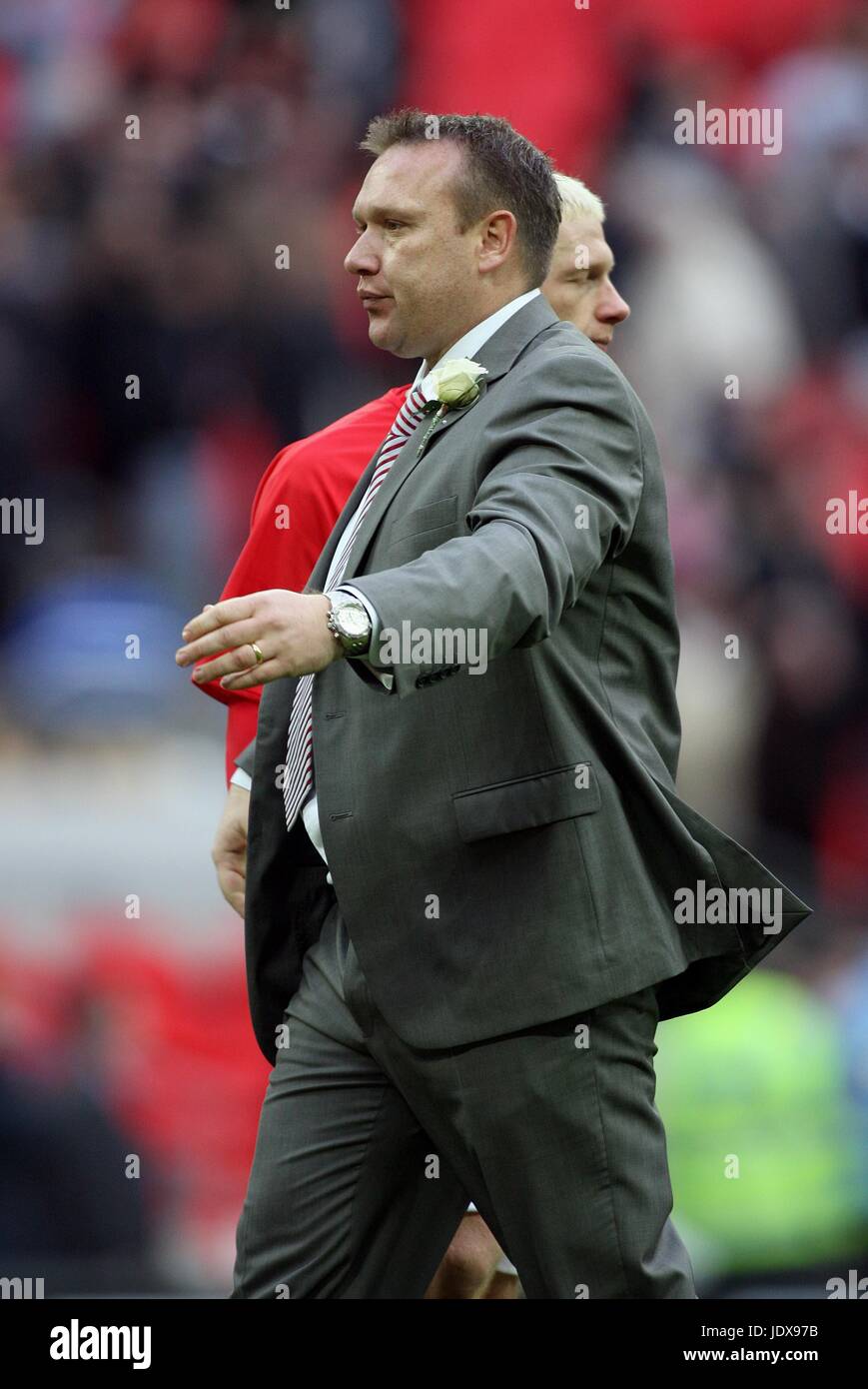 SIMON DAVEY BARNSLEY FC MANAGER WEMBLEY STADIUM LONDON ENGLAND 06 April ...
