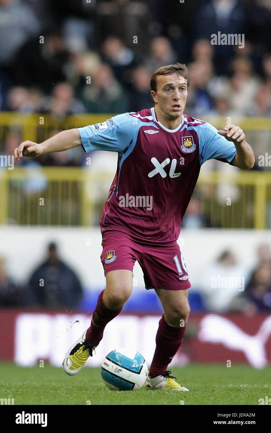 Mark noble west ham hi-res stock photography and images - Alamy