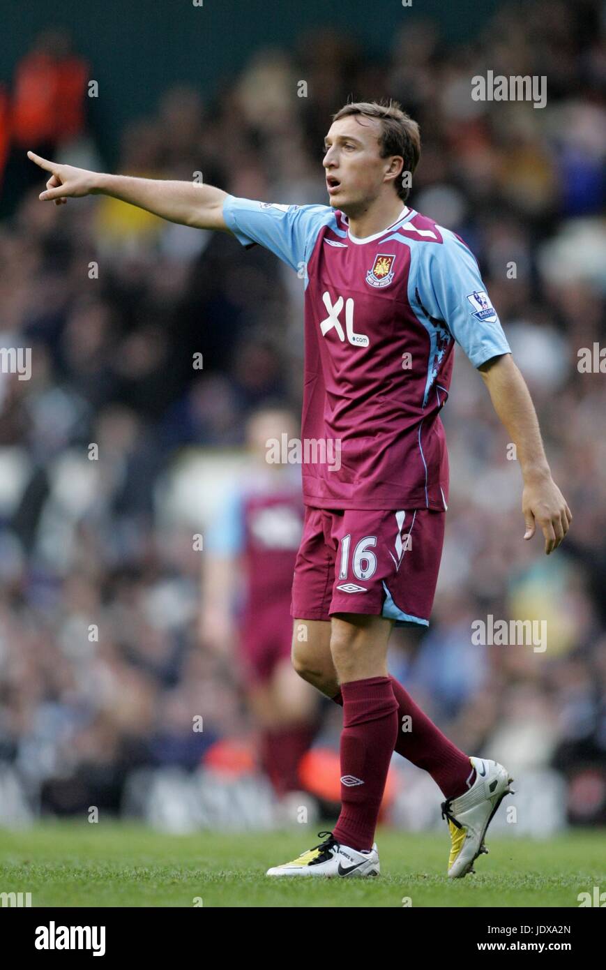 Mark noble west ham hi-res stock photography and images - Alamy