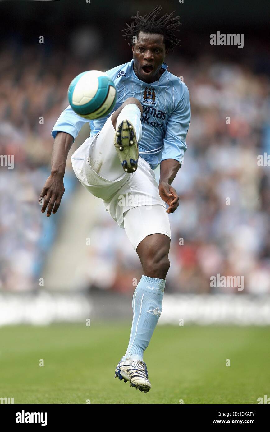 MWARUWARI BENJANI MANCHESTER CITY FC CITY OF MANCHESTER STADIUM ...