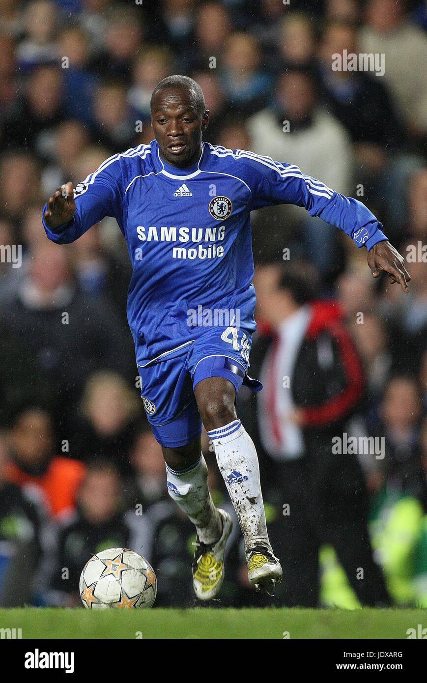 Stamford bridge claude makelele hi-res stock photography and images - Alamy