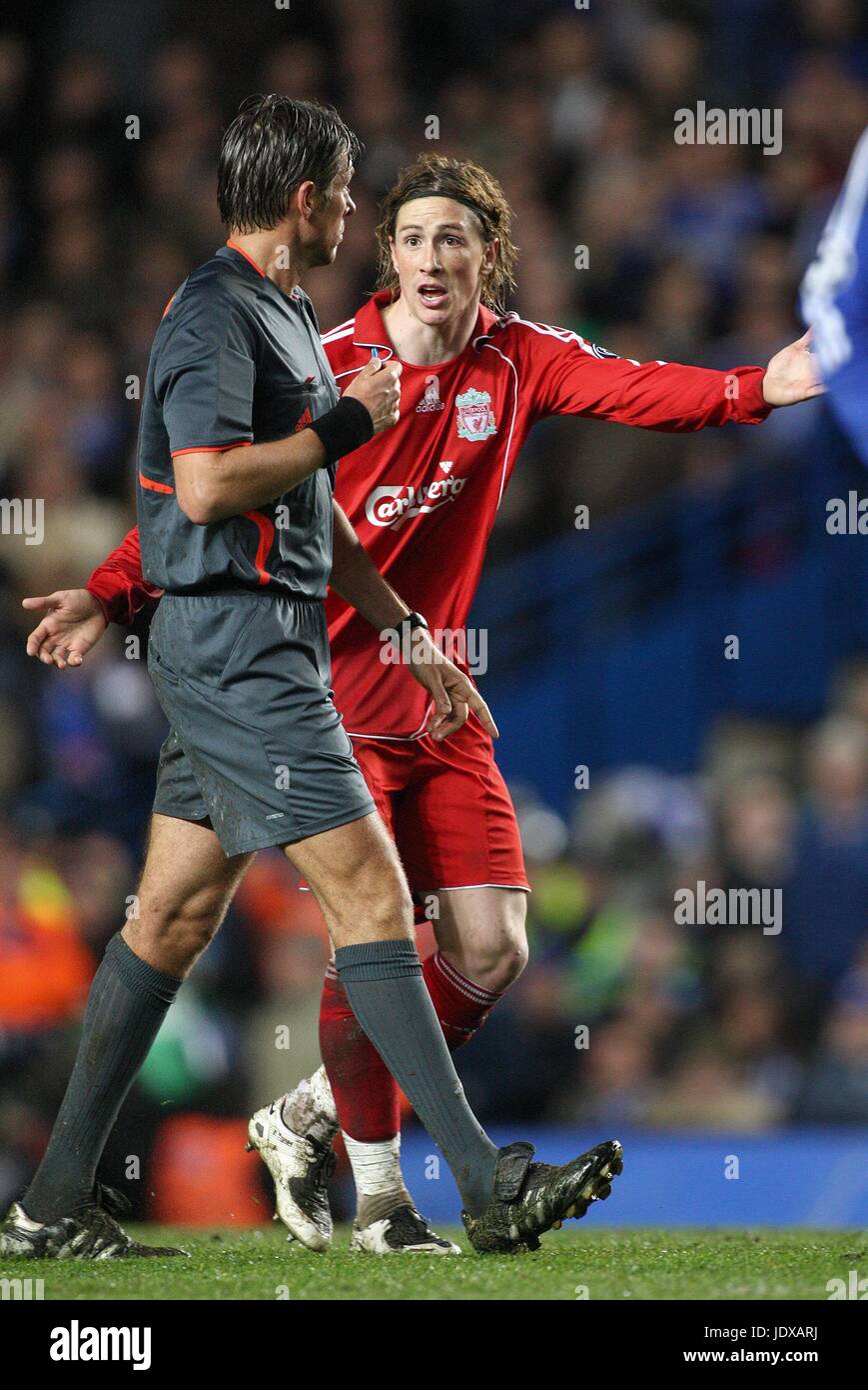 FERNANDO TORRES & REFEREE CHELSEA V LIVERPOOL CL STAMFORD BRIDGE LONDON ...